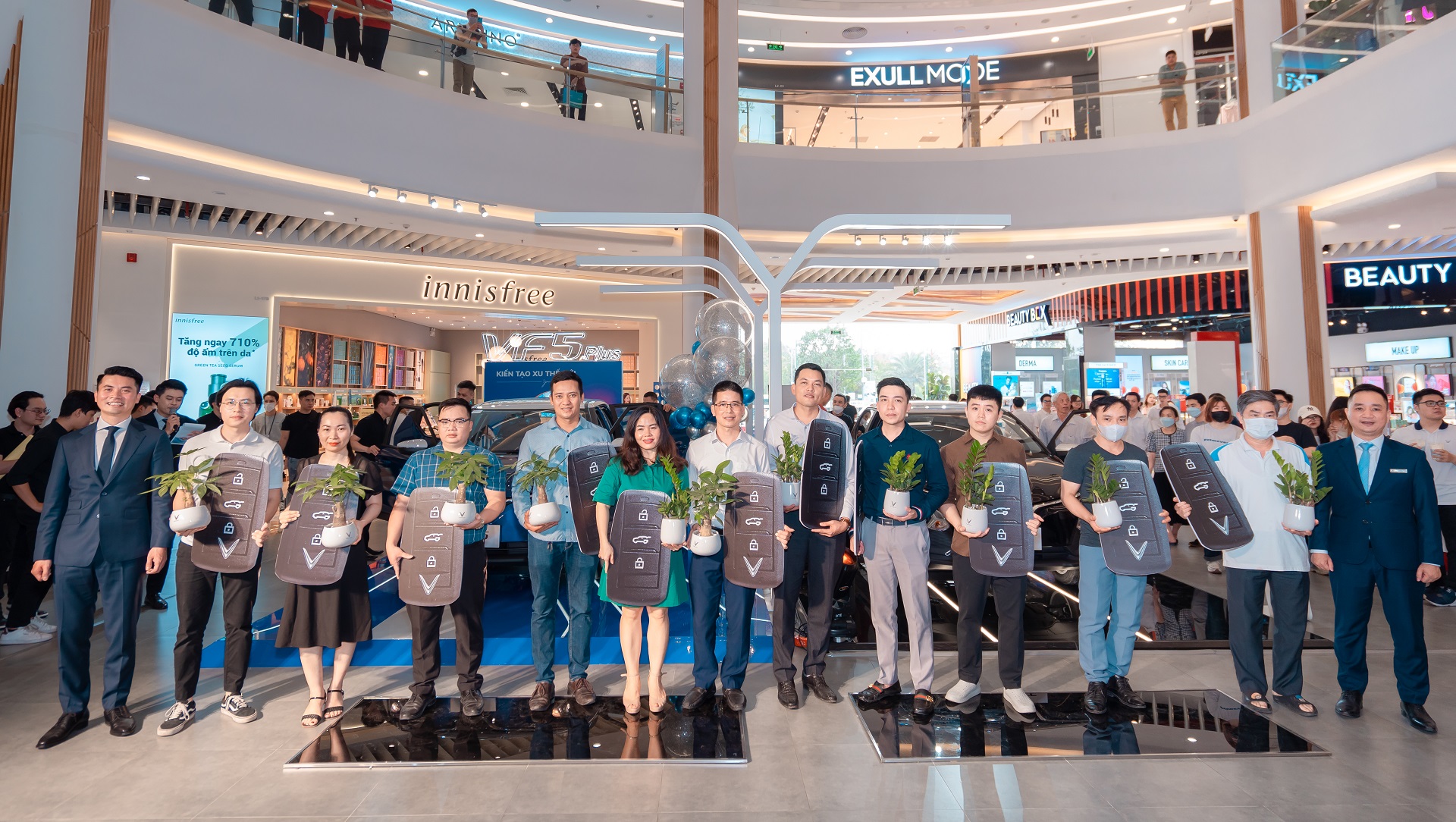 VINFAST OFFICIALLY DELIVERS THE FIRST VF 5 PLUS MODELS TO VIETNAMESE ...