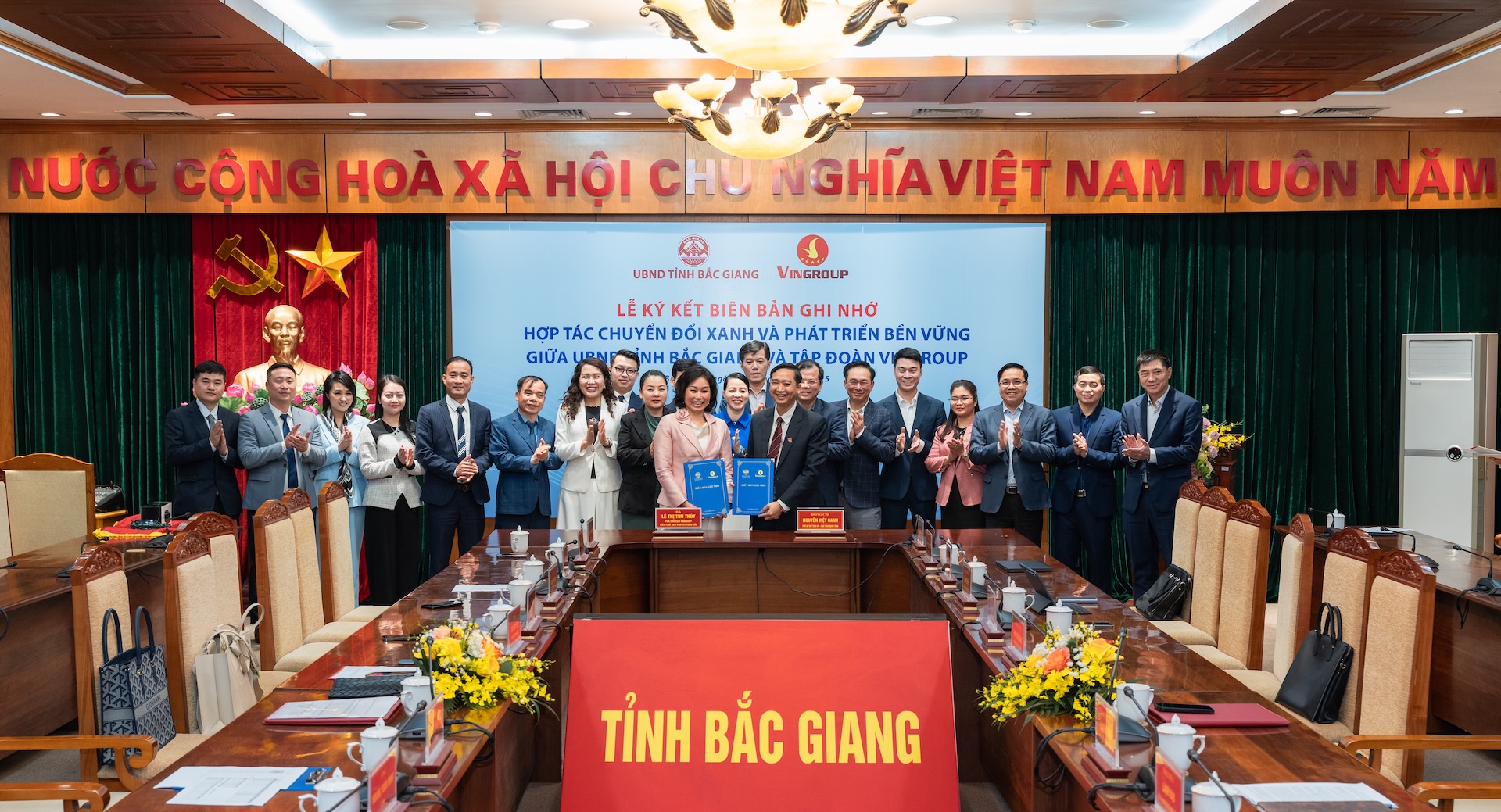 UBND TỈNH BẮC GIANG VÀ VINGROUP KÝ KẾT HỢP TÁC THÚC ĐẨY CHUYỂN ĐỔI XANH, CHUYỂN ĐỔI SỐ - Tập ...