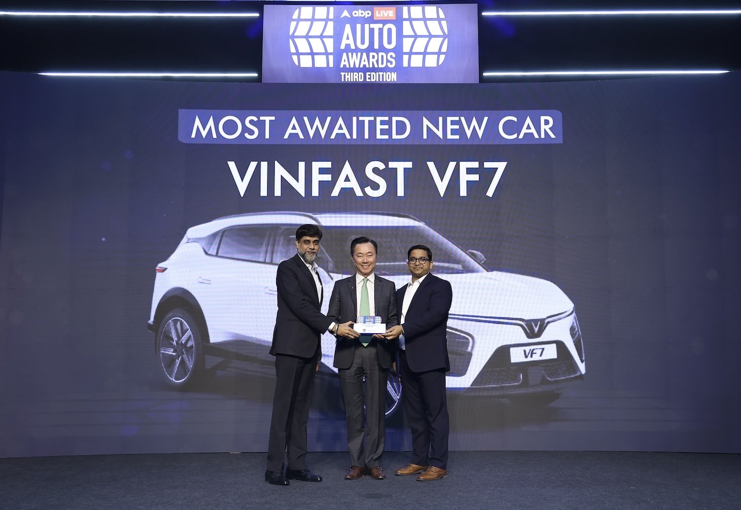 VINFAST VF 7 ELECTRIC SUV HONOURED WITH MOST AWAITED NEW CAR AWARD IN ...