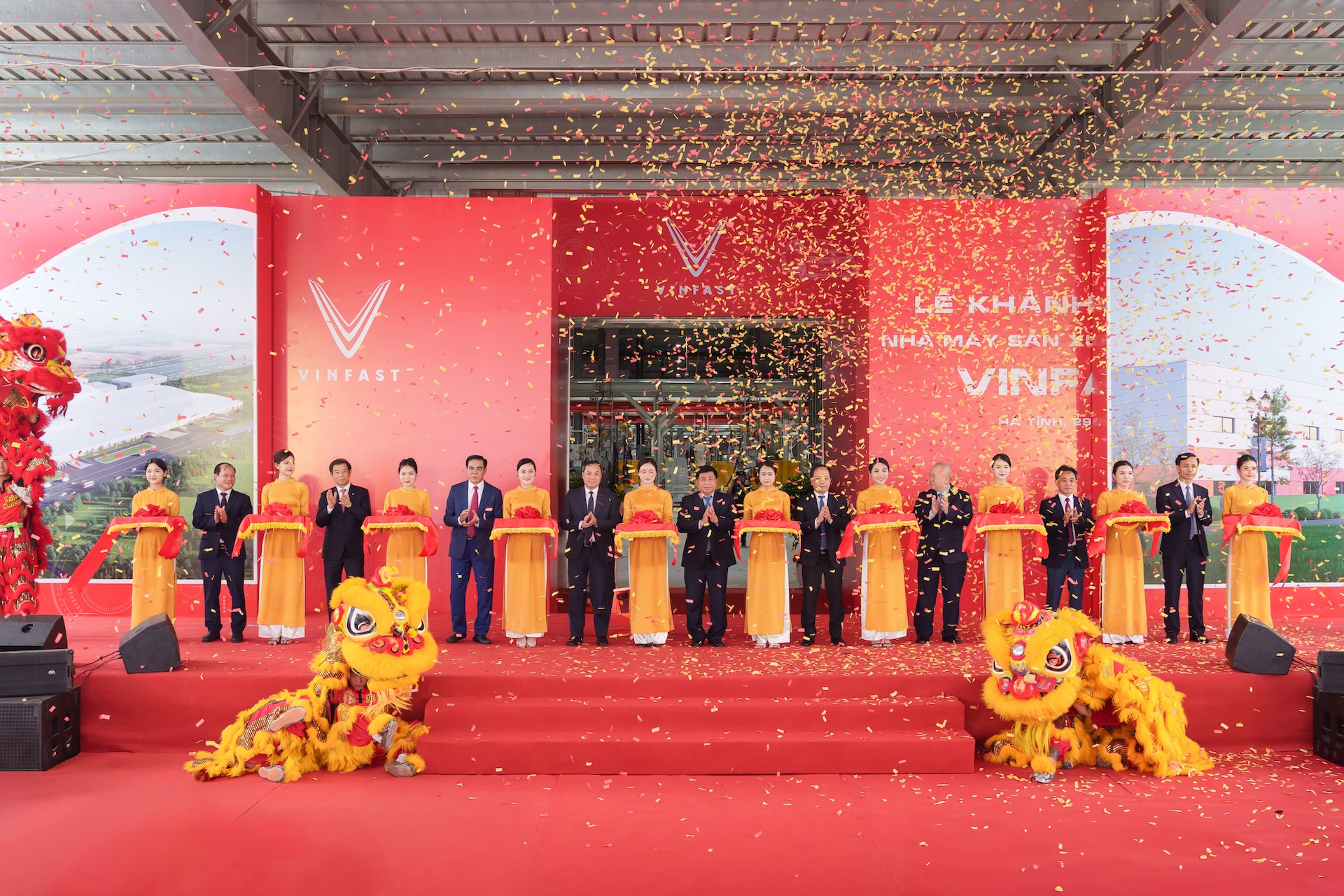 VINFAST INAUGURATES ELECTRIC VEHICLE PLANT IN HÀ TĨNH - Vingroup Company