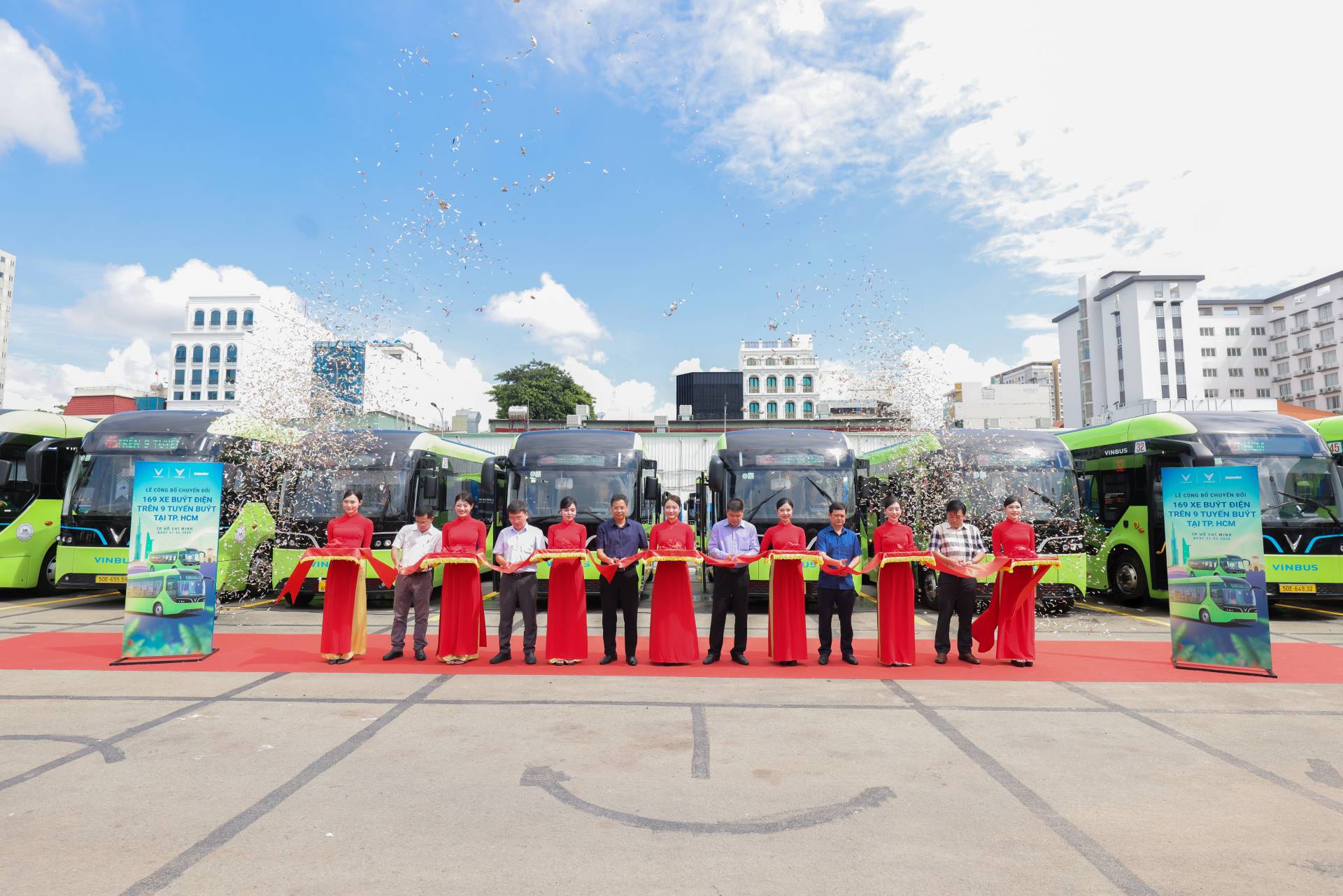 VINBUS VẬN HÀNH 9 TUYẾN BUÝT ĐIỆN MỚI TẠI TP.HCM - Tập đoàn Vingroup
