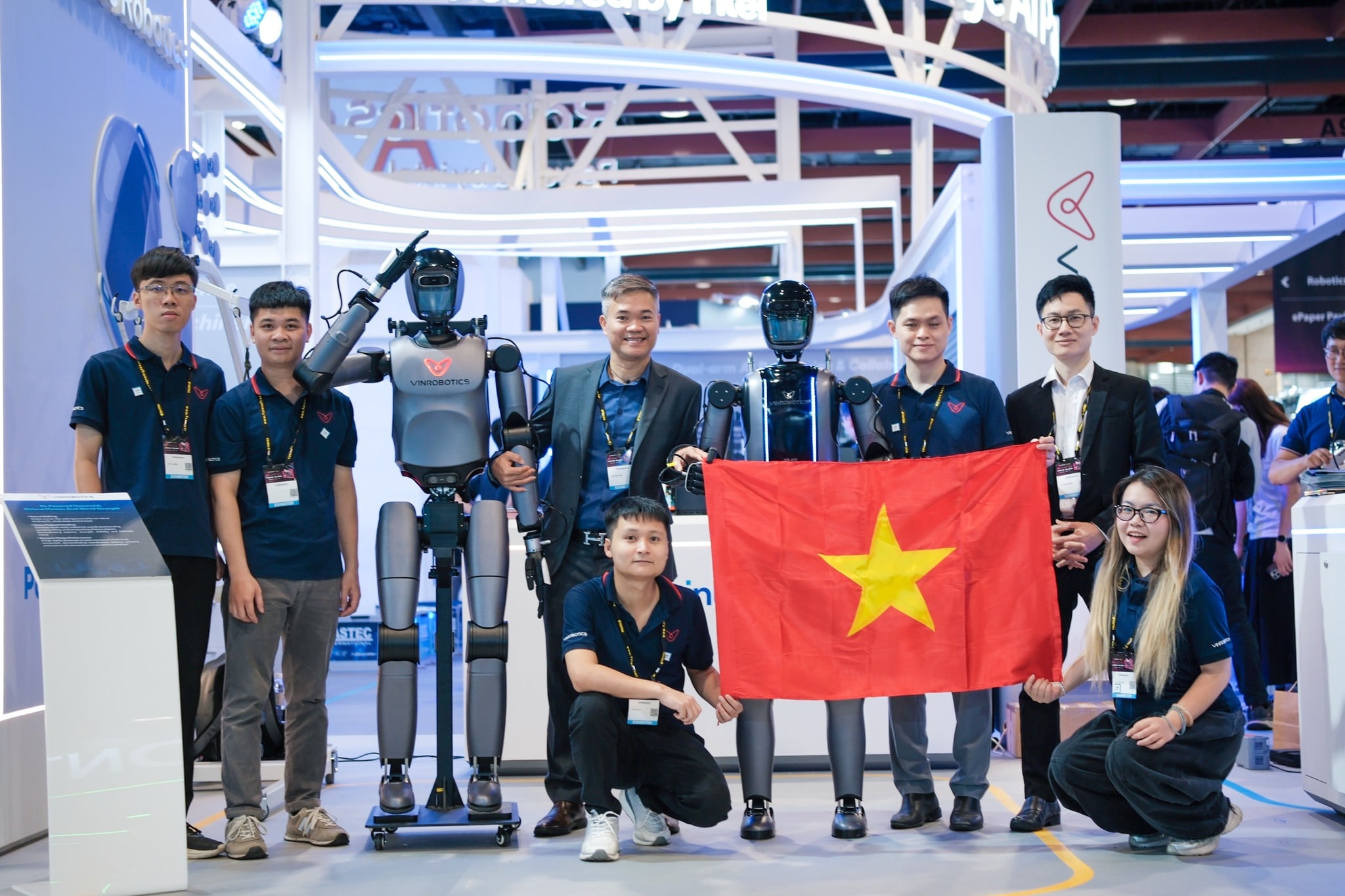 VINROBOTICS MAKES GLOBAL DEBUT OF “MAKE IN VIETNAM” HUMANOID ROBOT AT ...